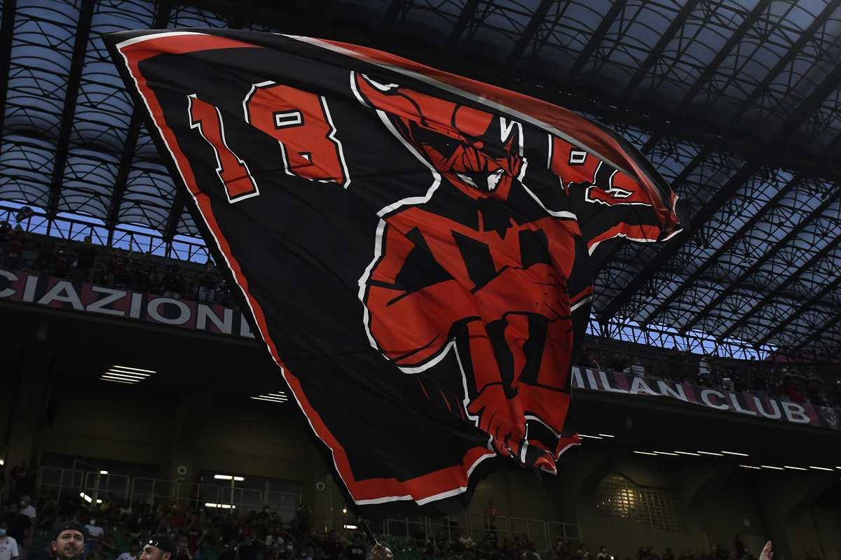 Lo stemma del Milan: ecco cosa significa | Che Fatica La Vita Da Bomber